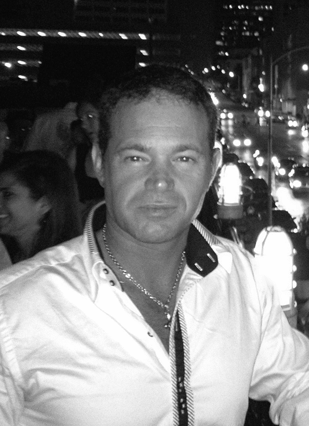 Bekijk de provocerende kunst van Jean Raphael | Cobra Art